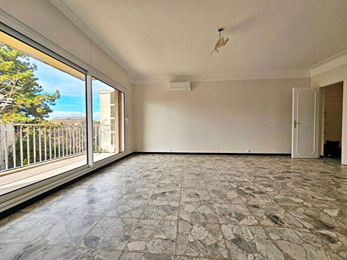 Appartement à louer - La Pionne-Zone dEchange, Avignon - 4 pièces - 3 chambres