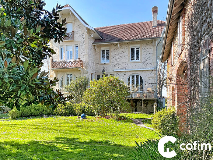 Maison 11 pièces à Thèze, à vendre