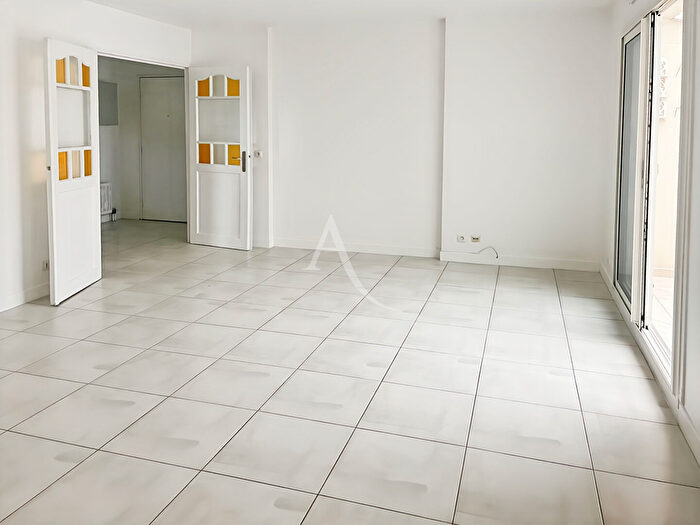 Appartement à louer - Créteil, Echat - 3 pièces - 2 chambres