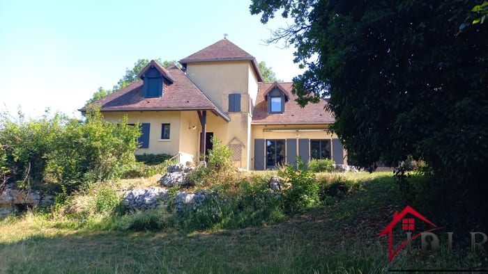 Maison 8 pièces à vendre à Montrond