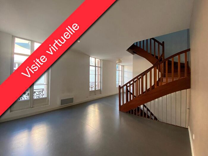 Maison à louer - Tours, Centre-ville - 5 pièces - 3 chambres