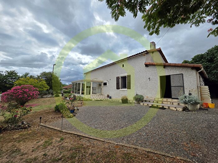 Maison à vendre - Cellefrouin - 4 pièces - 3 chambres