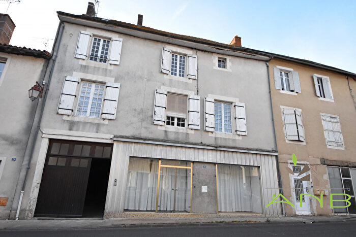 Maison à vendre - Charroux - 9 pièces - 5 chambres