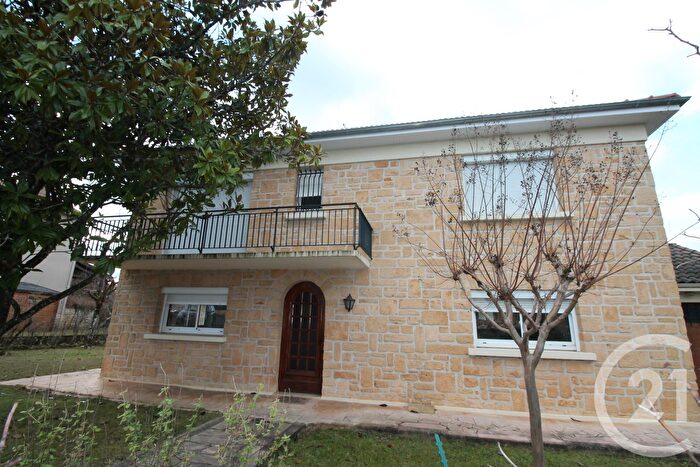Maison à louer - Sarlat-la-Canéda - 4 pièces - 3 chambres