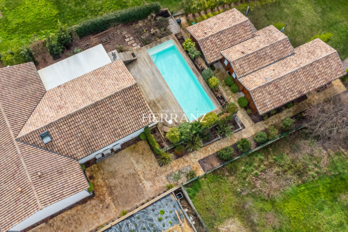 Maison à vendre - Saint-Sulpice-et-Cameyrac - 10 pièces - 7 chambres