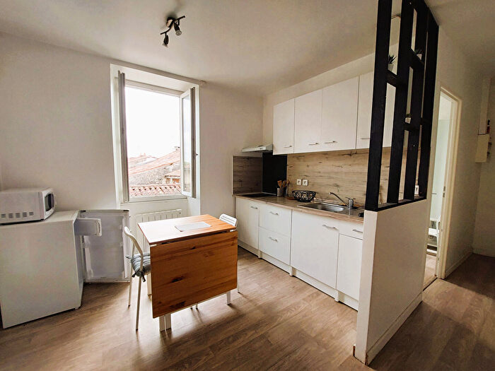 Saintes, Centre-ville : Appartement 2 pièces à louer