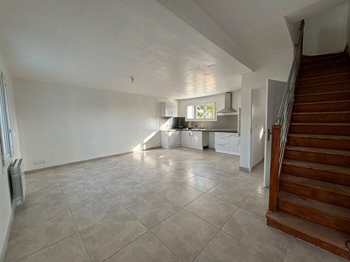 Maison à louer - Saint-Sulpice-de-Royan - 4 pièces - 3 chambres