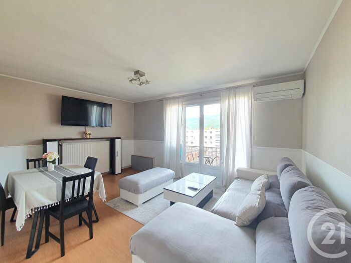 Appartement 3 pièces à louer - Saint-Martin-d'Hères, Croizat