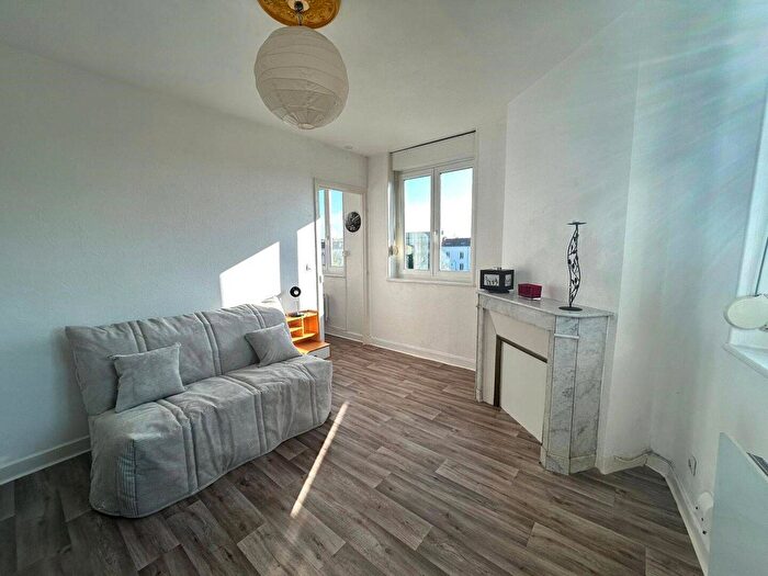 Appartement à louer - Cernay Jamin-Jean Jaurès-Epinettes, Reims - 1 pièce