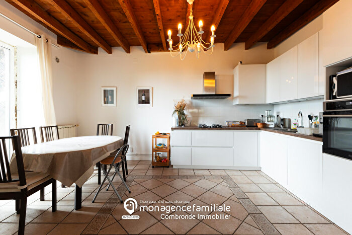 Maison à louer - Châteaugay - 6 pièces - 4 chambres