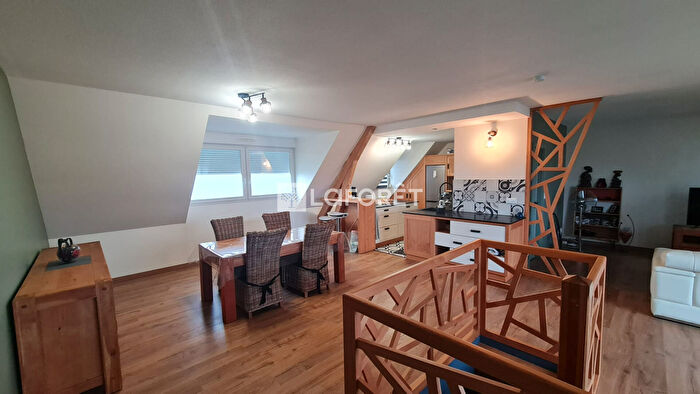 Village-Neuf : Appartement 5 pièces à louer