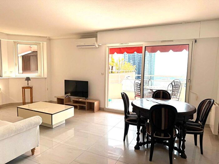 Appartement à louer - Tenao Inferieur, Beausoleil - 3 pièces - 2 chambres