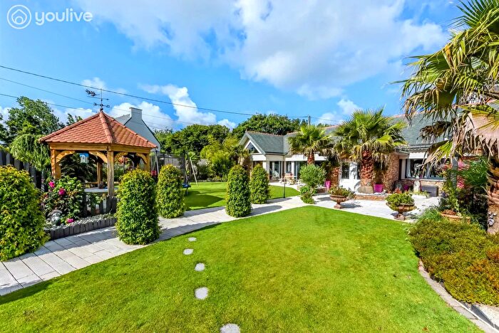 Maison à vendre - Le Folgoët - 10 pièces - 3 chambres