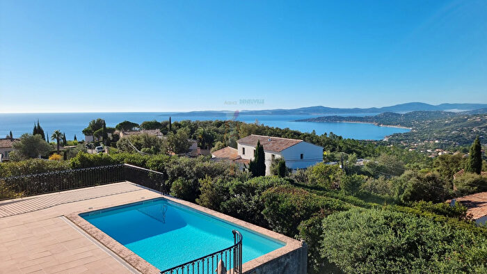 Maison à vendre - Roquebrune-sur-Argens - 7 pièces - 4 chambres