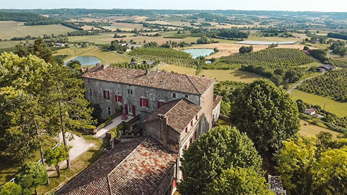 Maison 13 pièces à vendre à Cazideroque