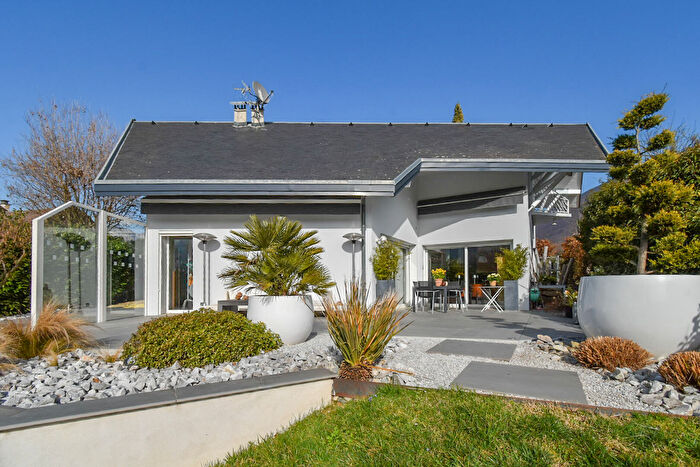 Maison à vendre - Saint-Jeoire-Prieuré - 6 pièces - 4 chambres