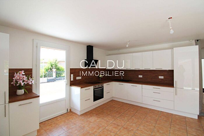 Maison 3 pièces à louer à Laragne-Montéglin