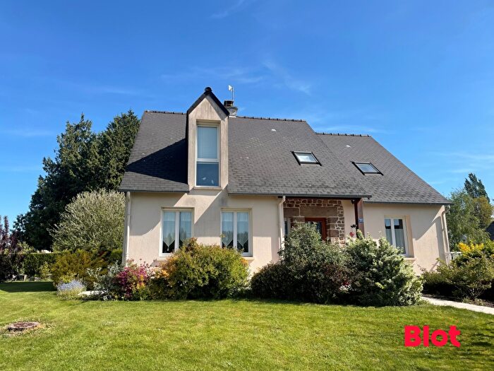 Saint-Georges-de-Reintembault : Maison 7 pièces à vendre