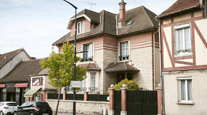 Maison à vendre - Pont-Sainte-Marie - 7 pièces - 5 chambres