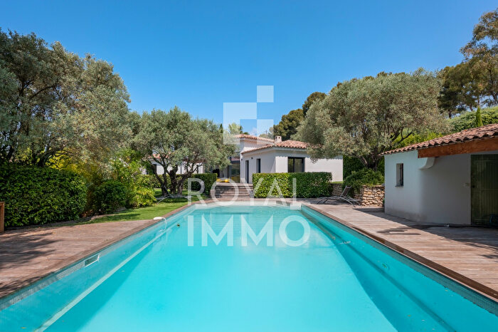 Maison à vendre - Le Beausset - 6 pièces - 5 chambres