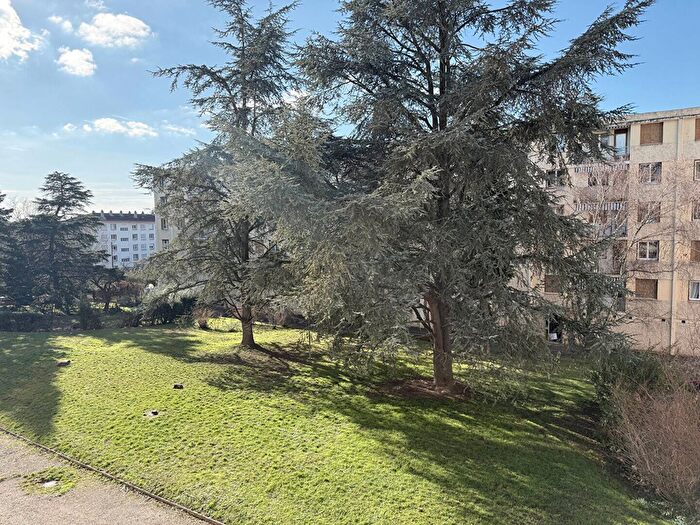 Appartement à louer - Bron Centre-Le Rafour - 4 pièces - 3 chambres