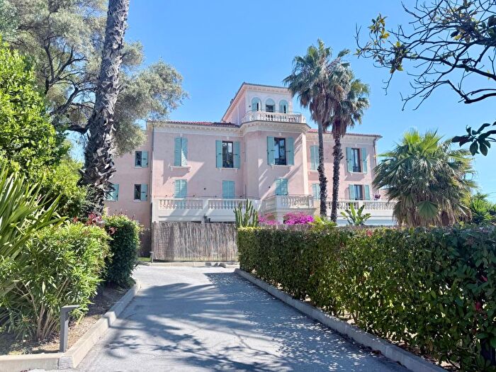 Antibes, Antibes-les-Pins, Trianon, Le Fournel, Peyregoue : Appartement 2 pièces à vendre