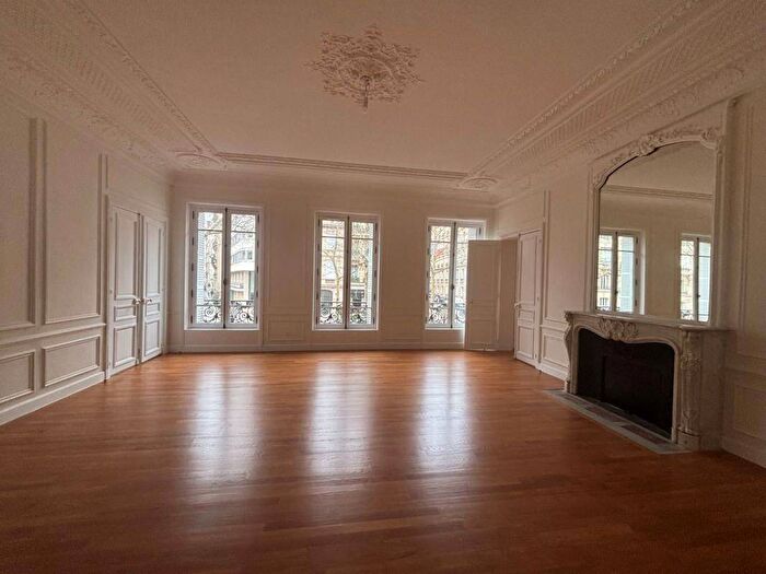 Appartement à louer - Chaillot, Paris ème arrondissement - 5 pièces - 4 chambres