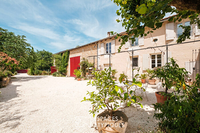 Maison à vendre - Civaux - 8 pièces - 4 chambres