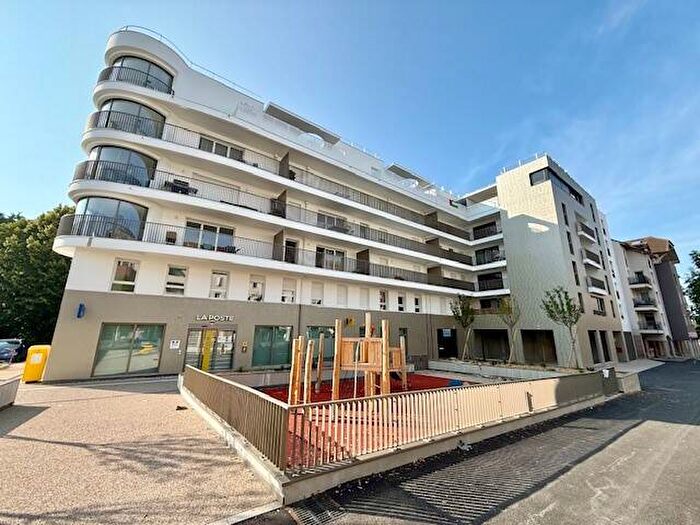 Appartement à louer - Ouest, Saint-Genis-Pouilly - 4 pièces - 3 chambres