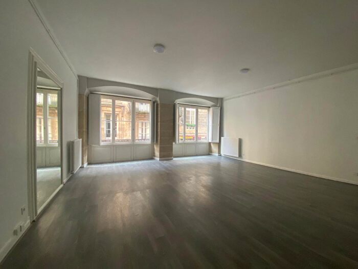 Appartement à louer - Bordeaux, Saint-Pierre - 5 pièces - 4 chambres