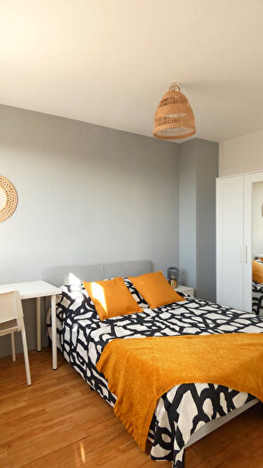 Appartement à louer - Quartiers Nord-Est, Jeanne dArc - 4 pièces - 3 chambres