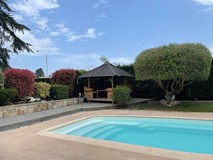 Maison à vendre - Genas - 6 pièces - 4 chambres