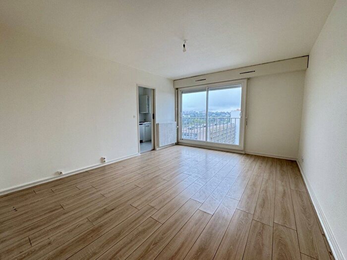 Appartement à louer - Champ Perdrix, Dijon - 1 pièce