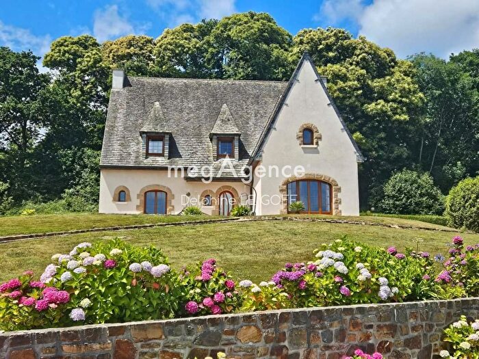 Maison à vendre - Ploubazlanec - 9 pièces - 5 chambres