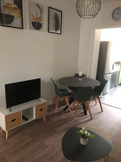 Maison à louer - Hôtel de Ville, Mons-en-Bar ul - 6 pièces - 5 chambres