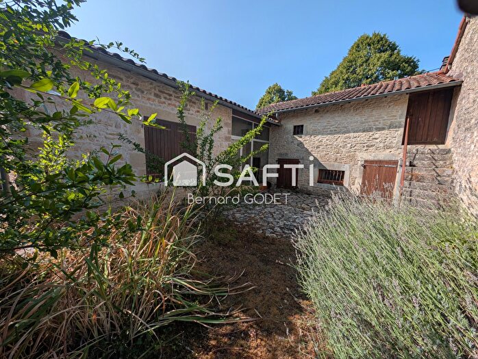 Bioussac - Maison 2 pièces à vendre