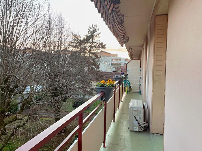 Appartement à vendre - Décines-Charpieu, Centre-ville - 4 pièces - 2 chambres