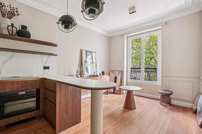 Appartement à vendre - Paris e , Saint-Philippe du Roule - 2 pièces - 1 chambre