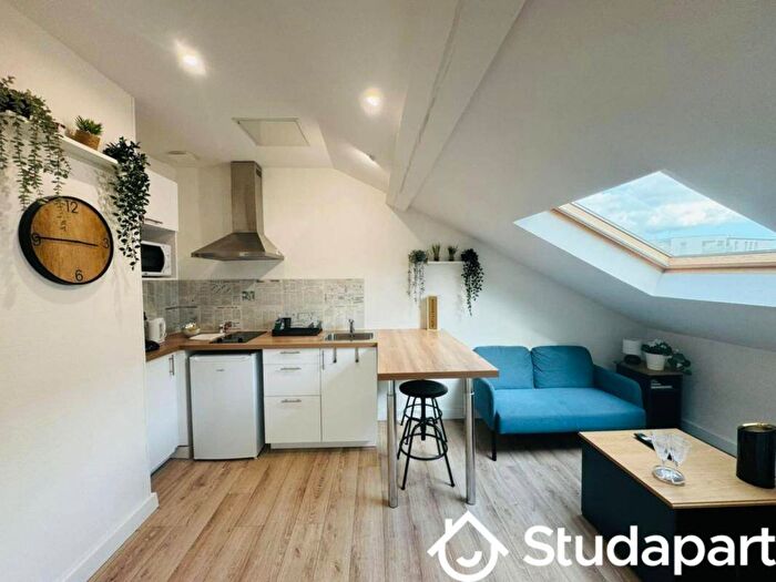 Appartement à louer - Clairmarais-Charles Arnould, Reims - 2 pièces - 1 chambre