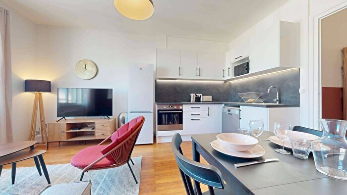 Appartement à louer - La Villette, Lyon ème arrondissement - 4 pièces - 3 chambres