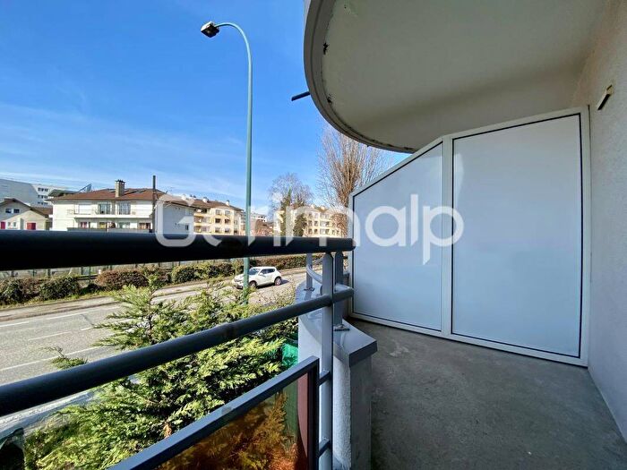 Appartement à louer - Les Fins, Annecy - 3 pièces - 2 chambres