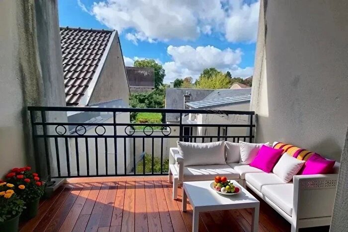 Appartement à louer - Chatou, Est - 6 pièces - 3 chambres