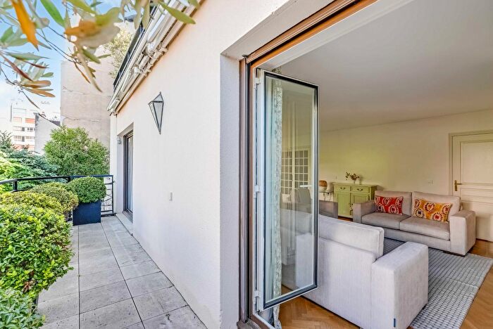 Maison 5 pièces à Paris 8ème, Mairie, à vendre