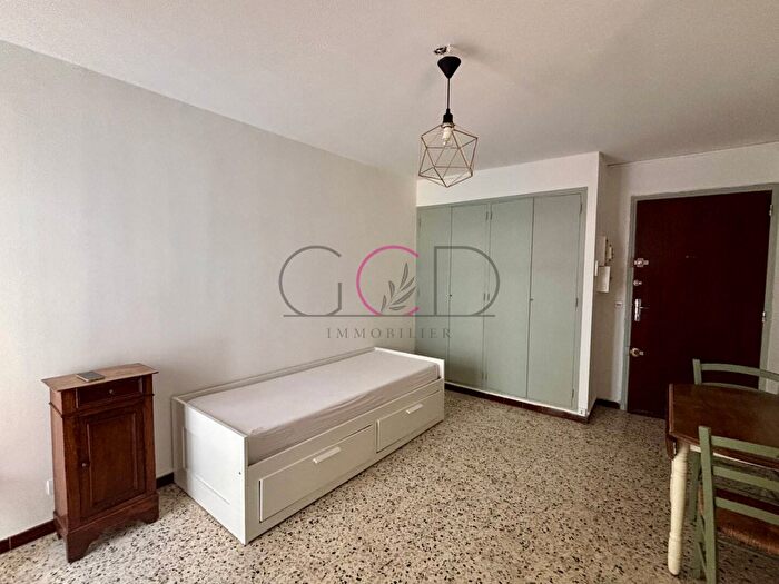 Appartement à louer - Centre Ville, Aix-en-Provence - 1 pièce