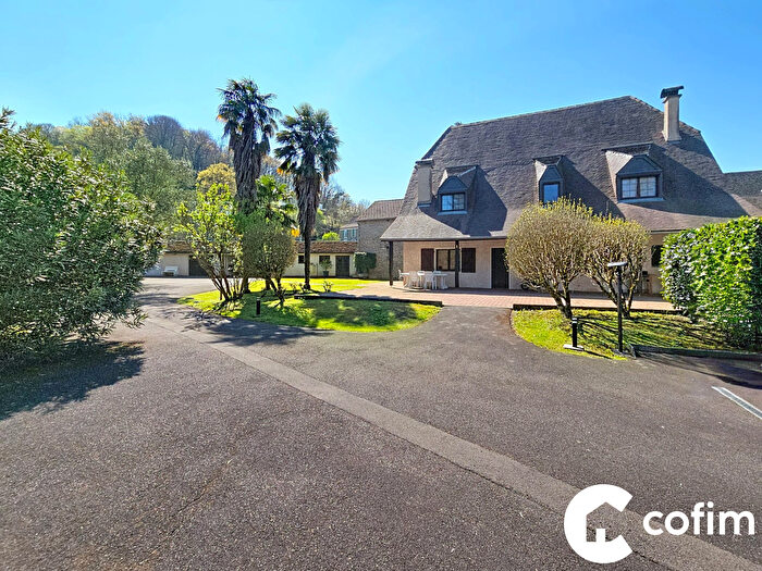 Maison à vendre - Laroin - 9 pièces - 6 chambres