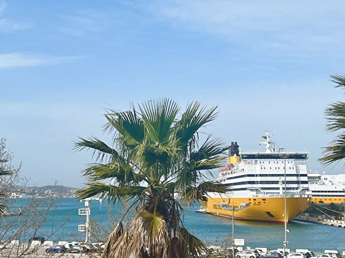 Appartement à vendre - Toulon, Le Port - 3 pièces - 2 chambres