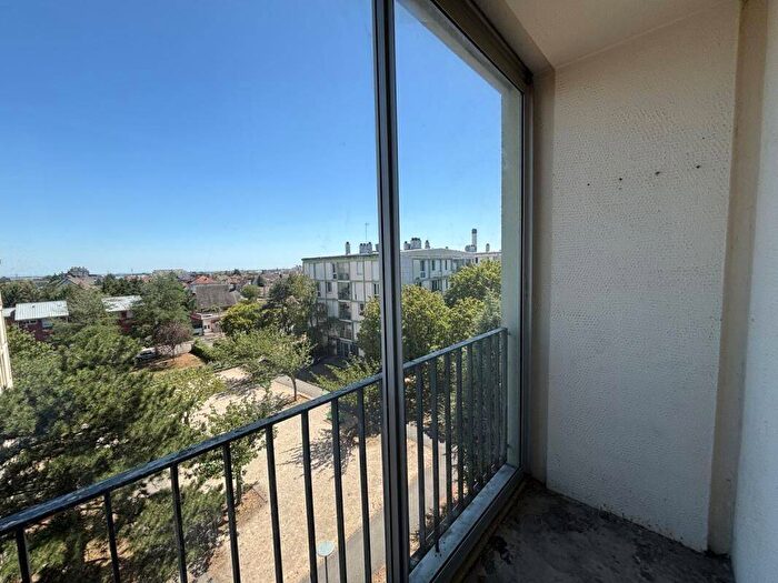 Ateliers SNCF, Chenôve : Appartement 4 pièces à louer