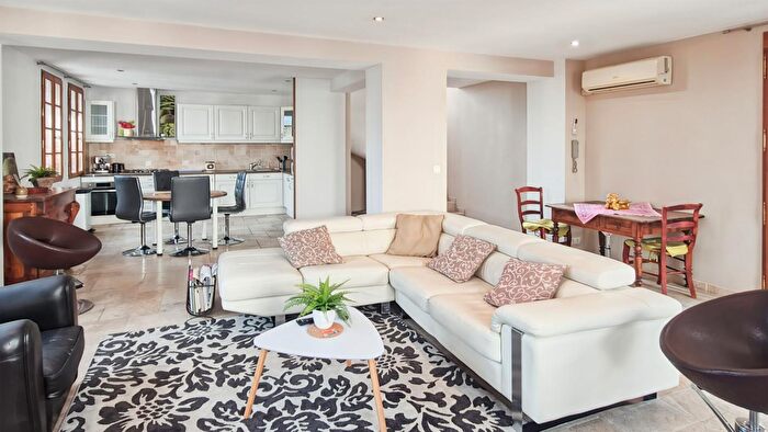 Maison à vendre - Les Angles - 6 pièces - 4 chambres