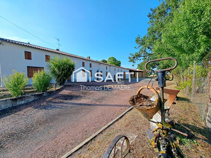 Maison à vendre - Montendre - 8 pièces - 5 chambres