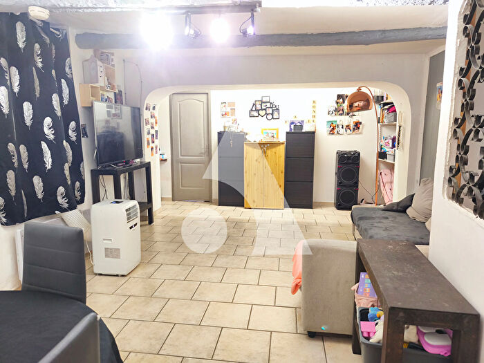 Appartement à vendre - Pertuis, Centre-ville, Fours à Chaux, Claret - 2 pièces - 1 chambre